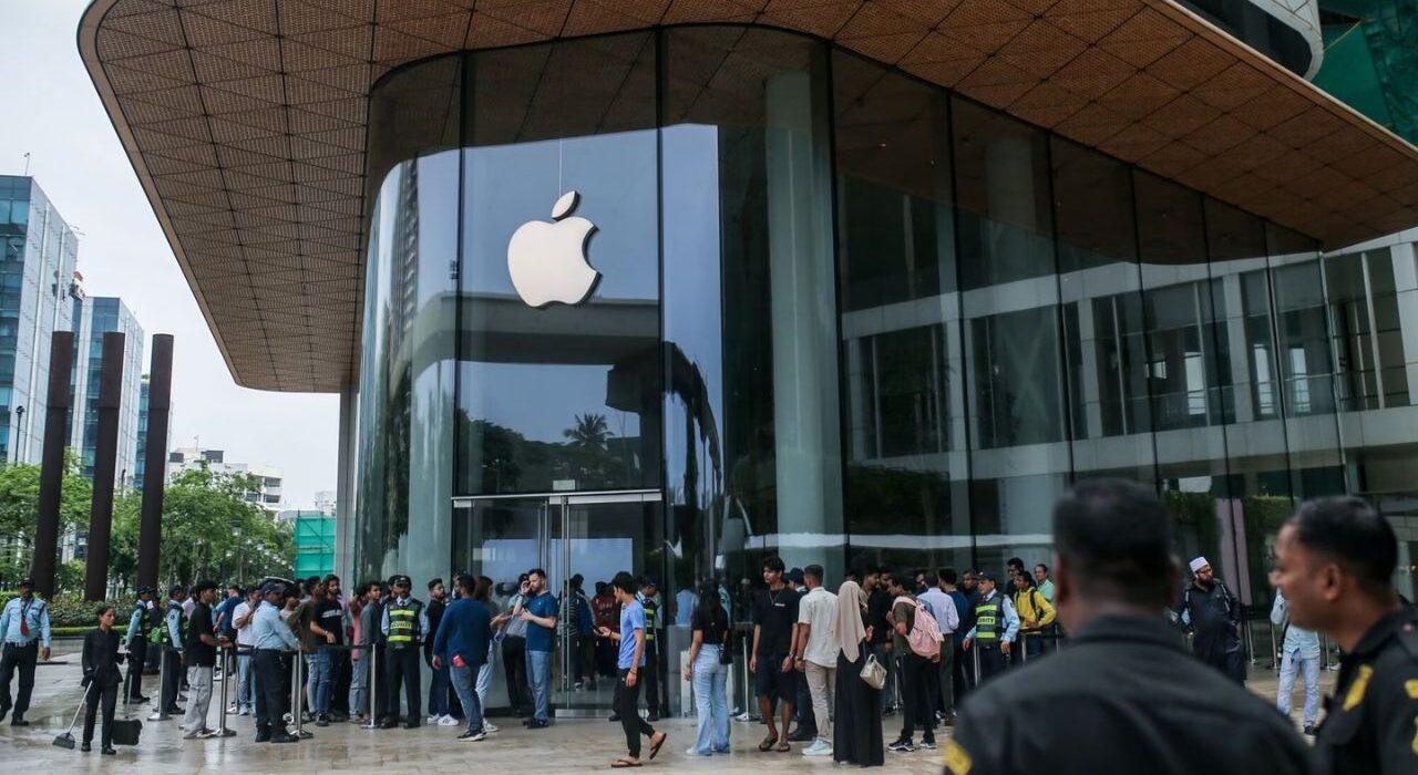 Apple lease 64,125 sq ft office space in Hyderabad on ₹80.15 lakh ...